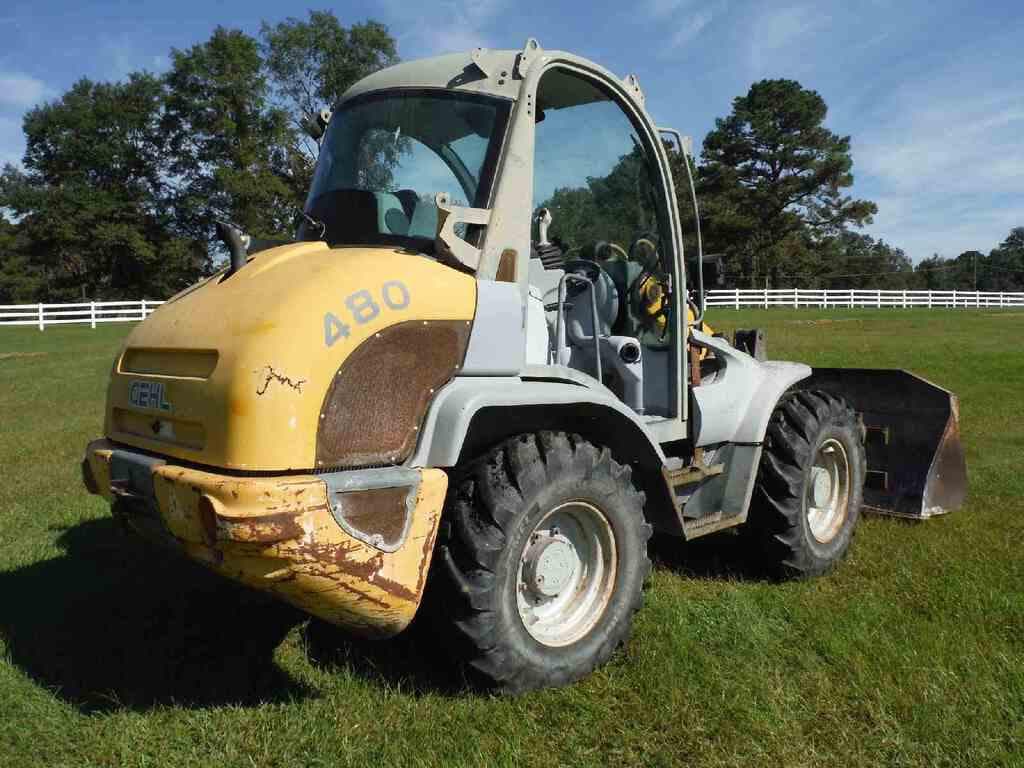 Tractor Zoom - 2005 Gehl 480