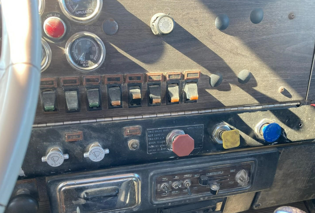 Tractor Zoom - 1979 Kenworth W900A