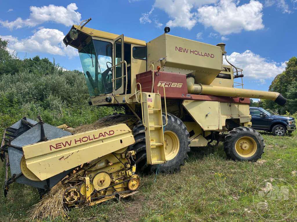 Tractor Zoom - New Holland TR85