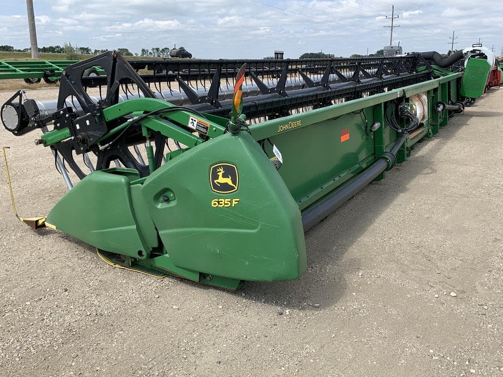 Tractor Zoom - John Deere 635F