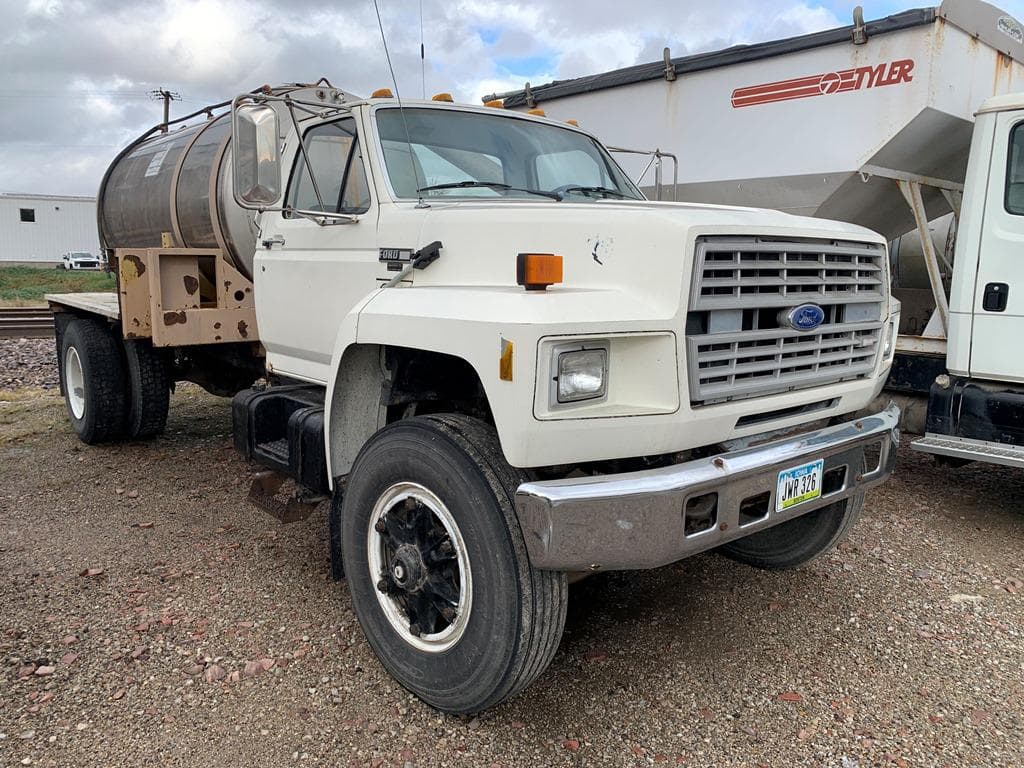 Tractor Zoom - 1986 Ford F-800