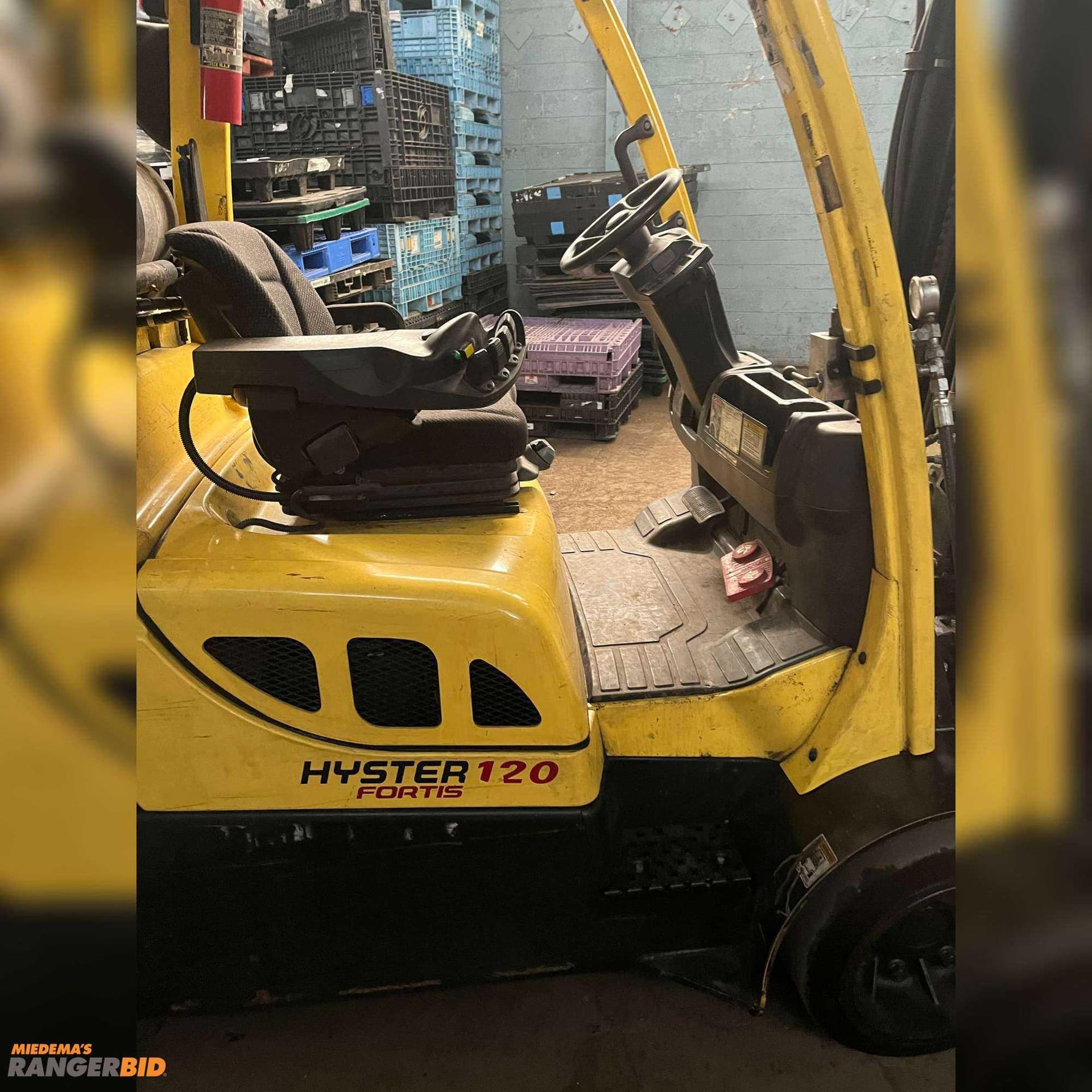 Tractor Zoom - 2017 Hyster 120