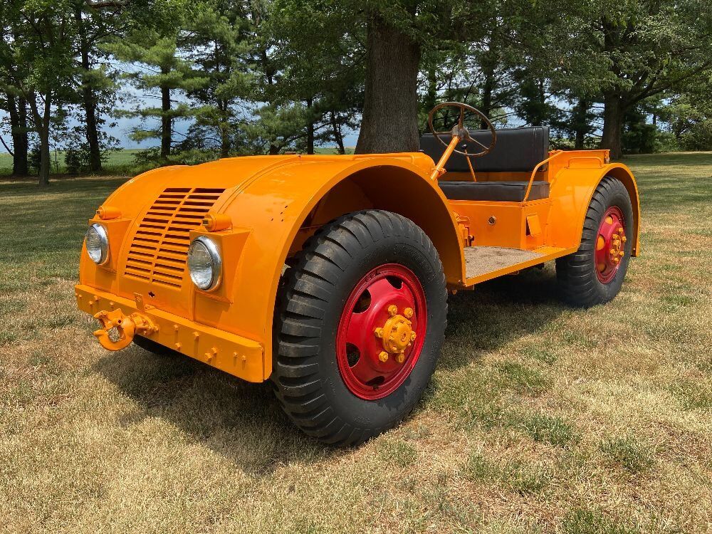Tractor Zoom - Minneapolis-Moline NTX