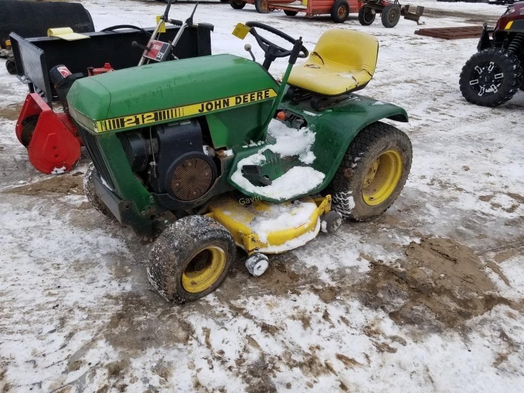 Tractor Zoom - John Deere 212
