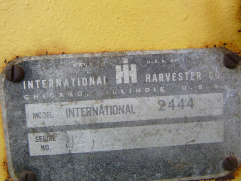 Tractor Zoom - International Harvester 2444