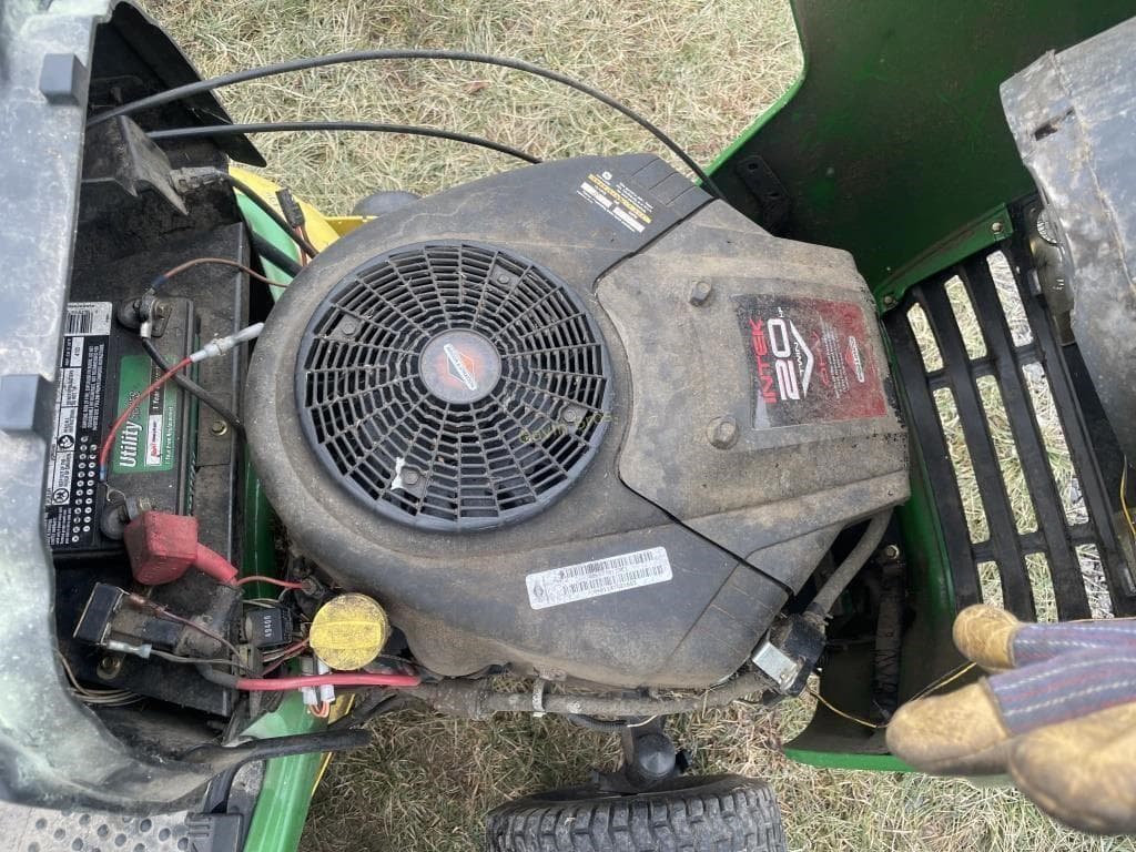 Tractor Zoom - John Deere L118