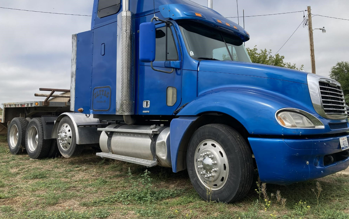 Tractor Zoom - 2007 Freightliner Columbia 120