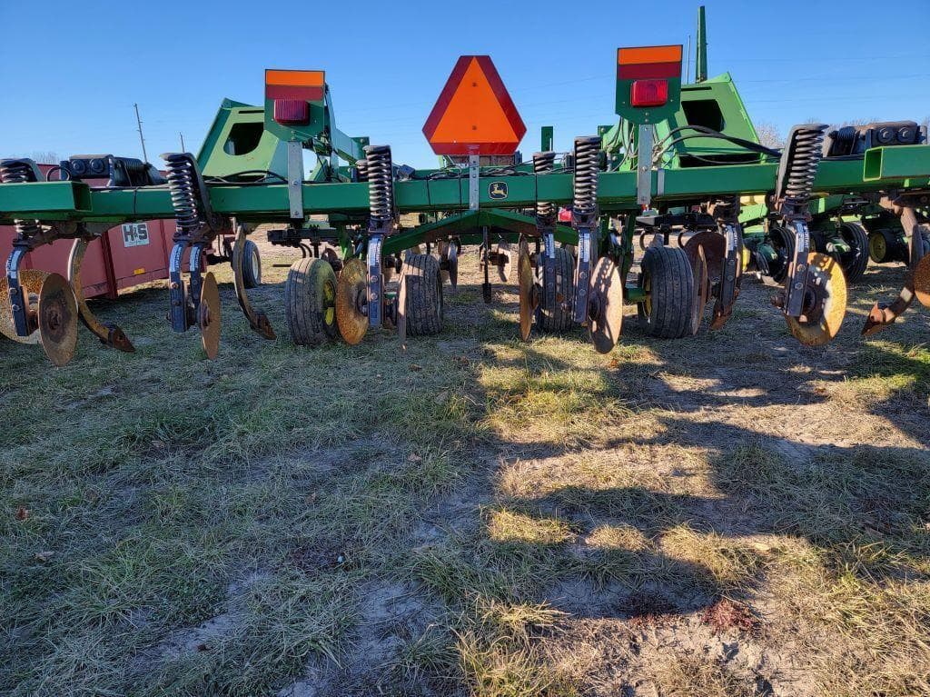 Tractor Zoom - John Deere 2700