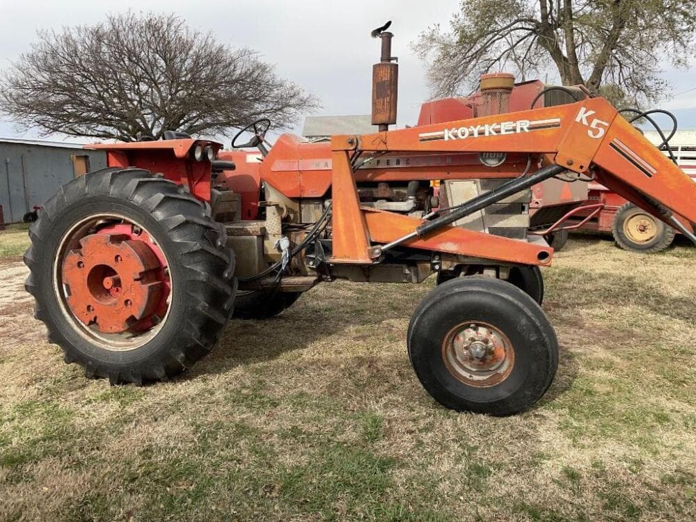 Tractor Zoom - 1968 Massey Ferguson 1100