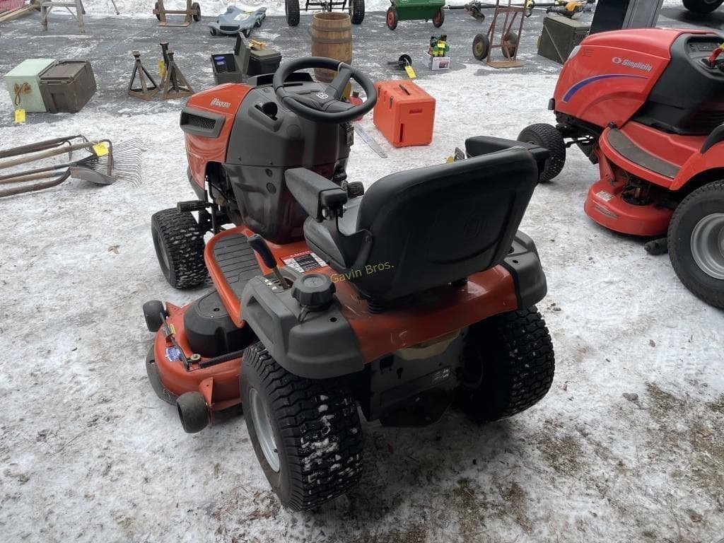 Tractor Zoom - Husqvarna YTH24V48