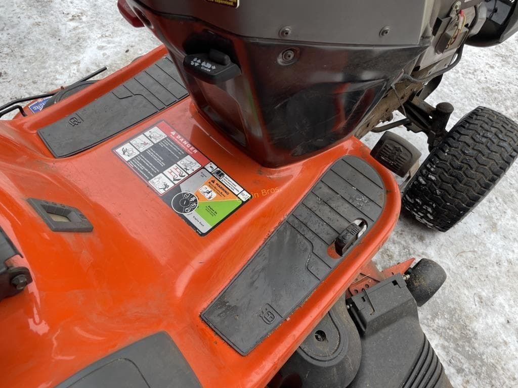 Tractor Zoom - Husqvarna YTH24V48