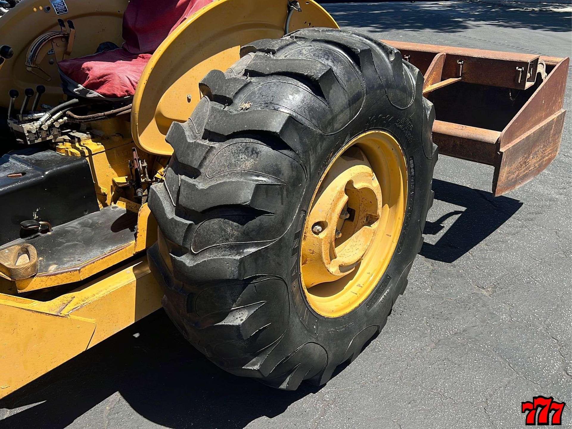 Tractor Zoom - Ford 445D