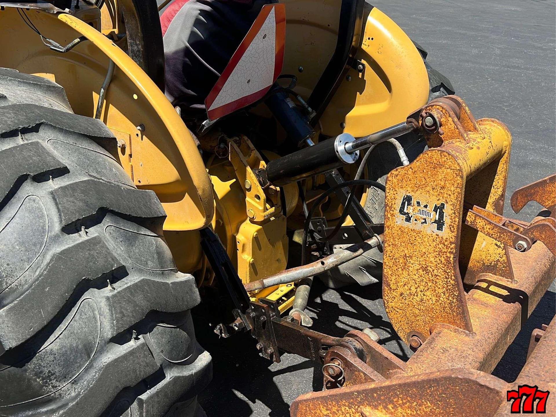 Tractor Zoom - Ford 445D