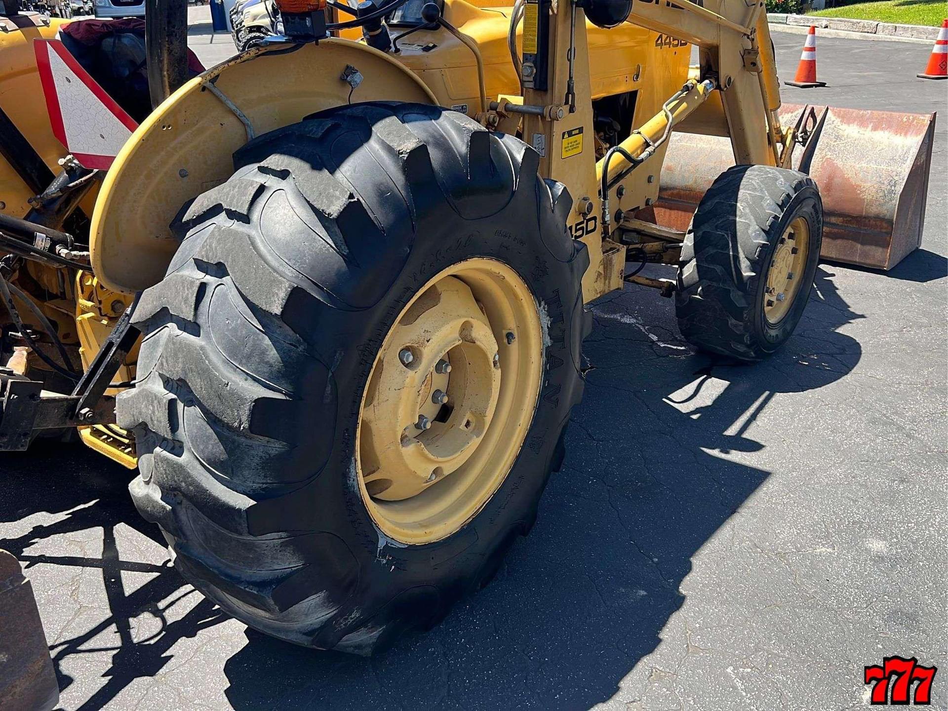 Tractor Zoom - Ford 445D