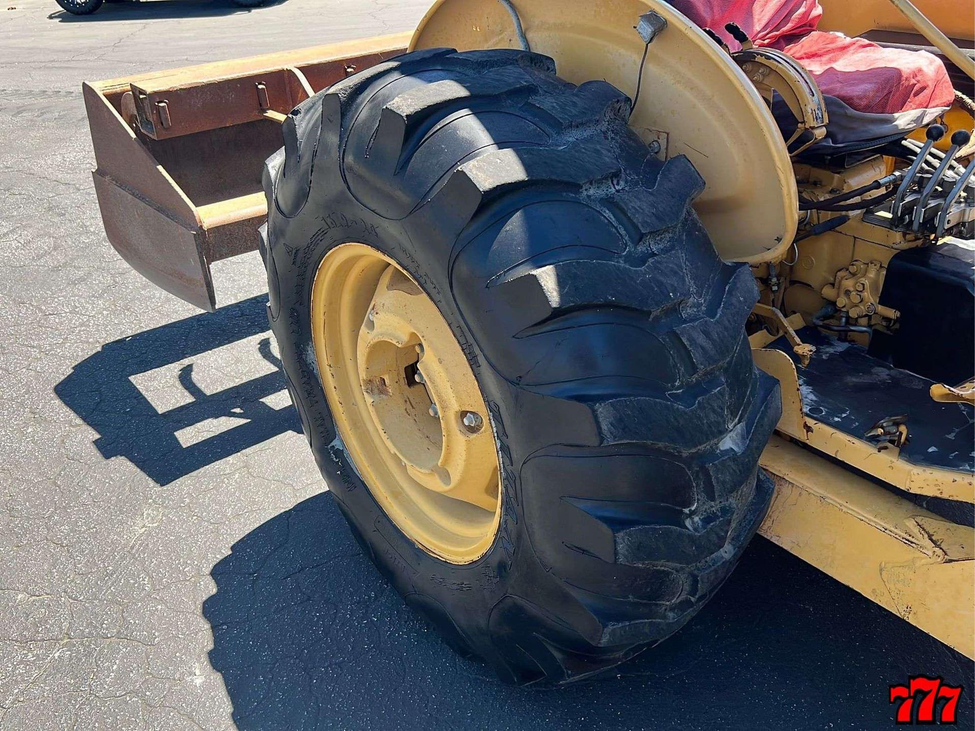 Tractor Zoom - Ford 445D