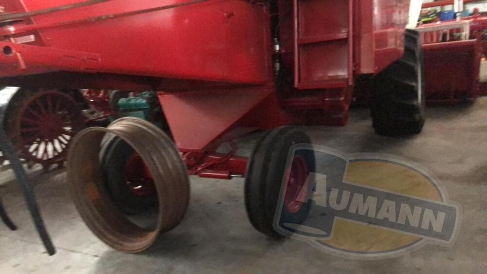 Tractor Zoom - International Harvester 915