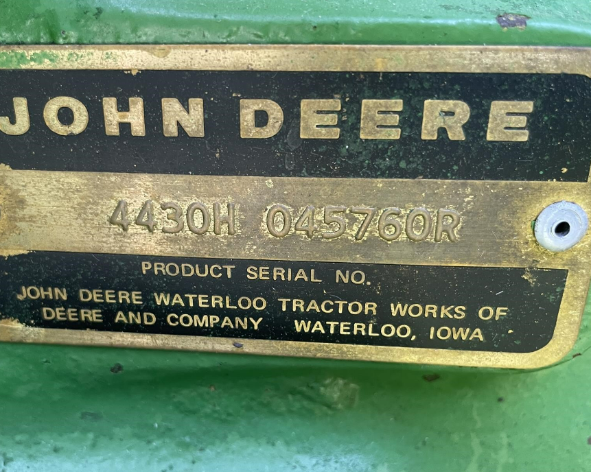 Tractor Zoom - 1975 John Deere 4430