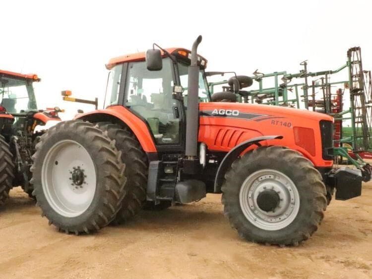 Tractor Zoom - 2008 AGCO RT140