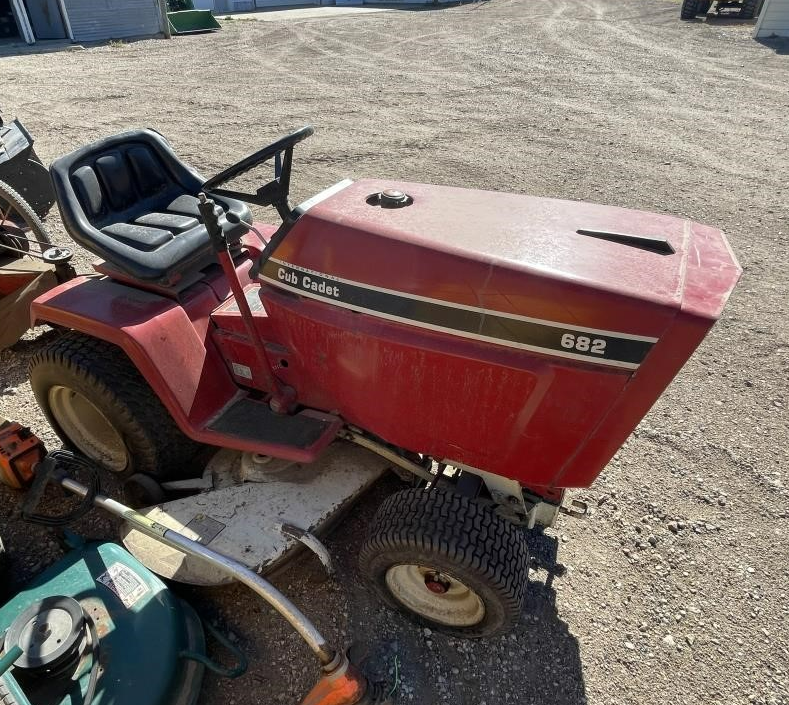 Tractor Zoom - Cub Cadet 682