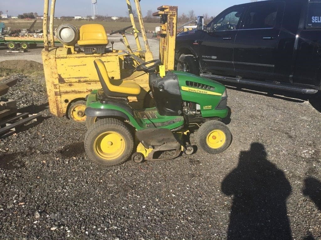 Tractor Zoom - John Deere LA130