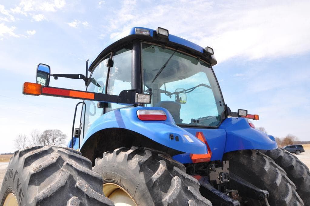 Tractor Zoom - 2009 New Holland T8010