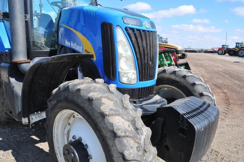 Tractor Zoom - 2009 New Holland T8010