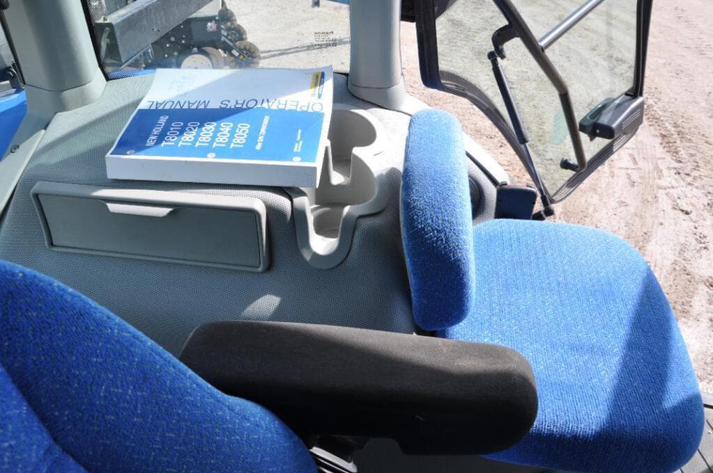 Tractor Zoom - 2009 New Holland T8010