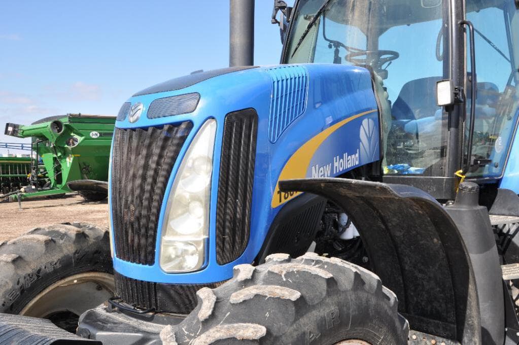 Tractor Zoom - 2009 New Holland T8010