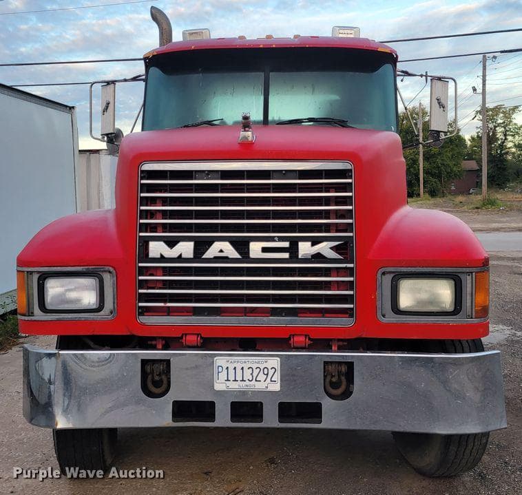 Tractor Zoom - 2000 Mack MH613