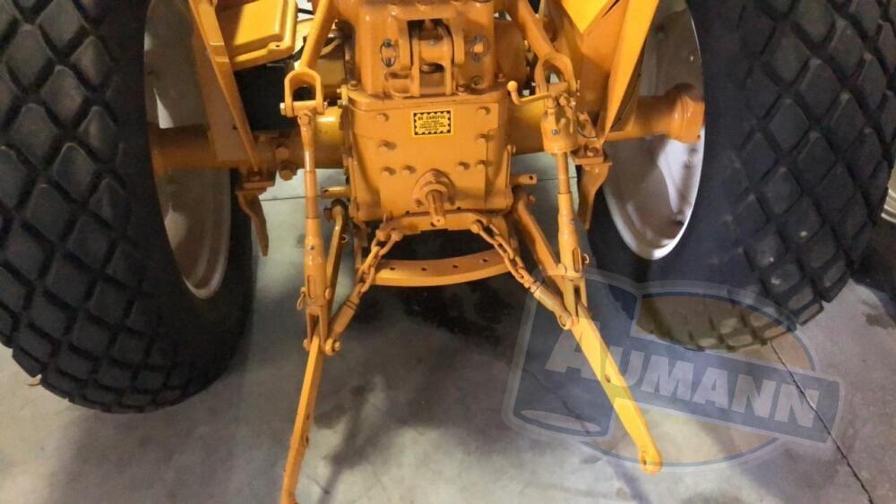 Tractor Zoom - International Harvester 2444