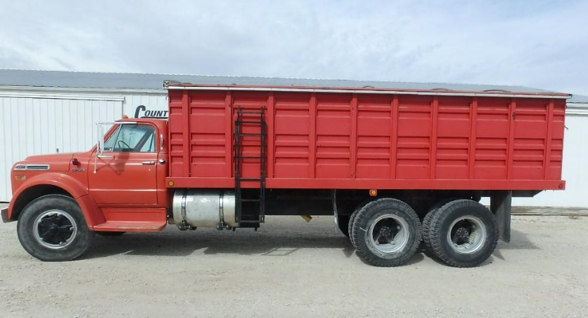 Tractor Zoom - 1970 Chevrolet C60