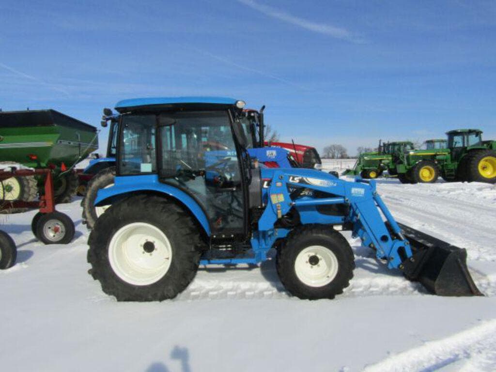 Tractor Zoom - 2016 LS XR4145
