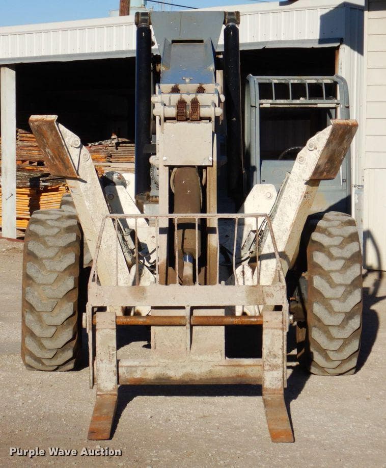 Tractor Zoom - 2005 Terex TH1056C