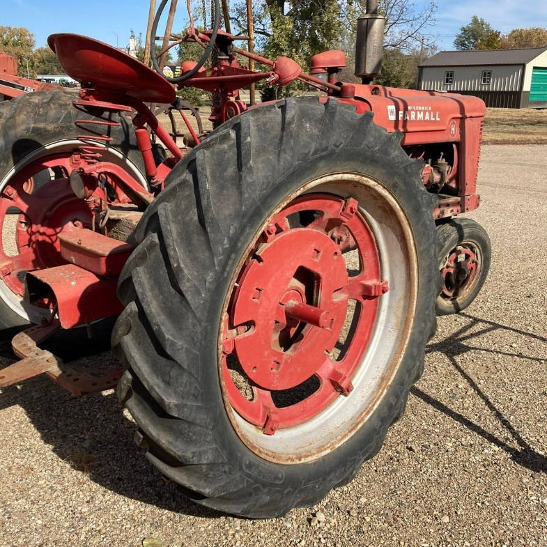 Tractor Zoom - 1948 Farmall H