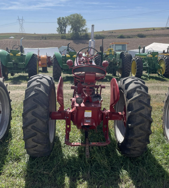 Tractor Zoom - Farmall 450