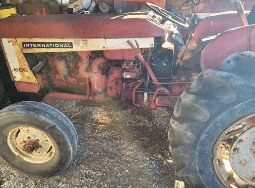 Tractor Zoom - International Harvester 606